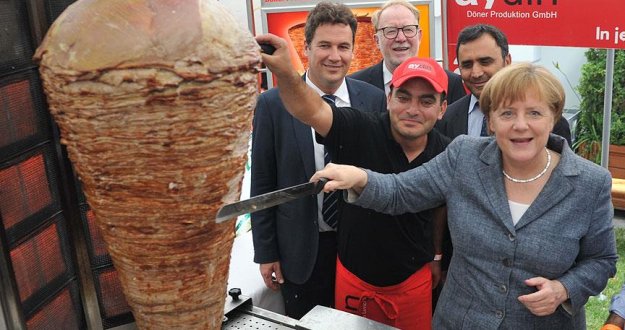 Almanya Başbakanı Merkel döner kesti haberi. Son Dakika BERLİN haber ...