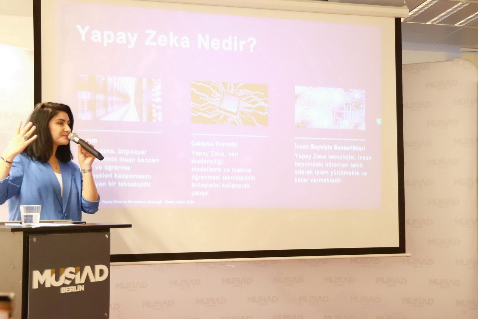 Berlin`de yapay zeka ve geleceğin meslekleri semineri düzenledi haberi. Son Dakika ALMANYA ...